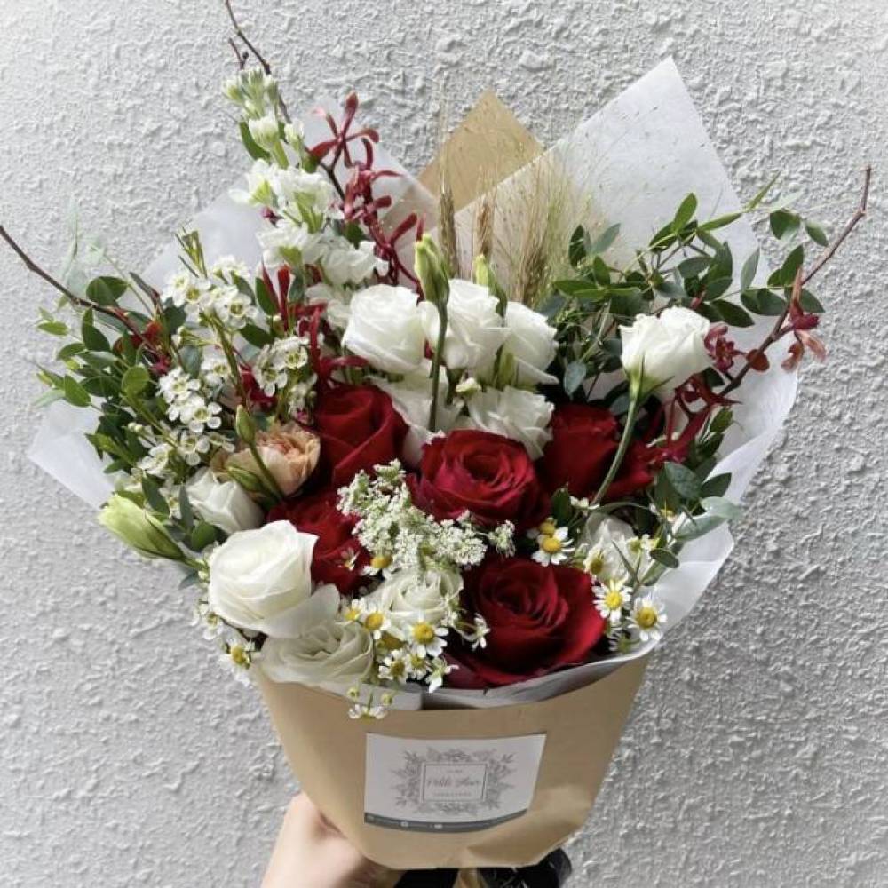 Stunning Kenyan Roses Arrangement | Petite Fleur